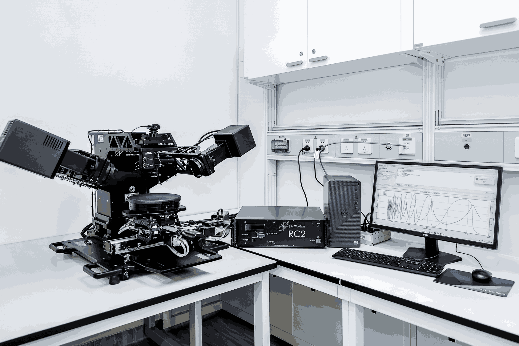 Ellipsometer – Materials Characterization and Preparation Facility (GZ)